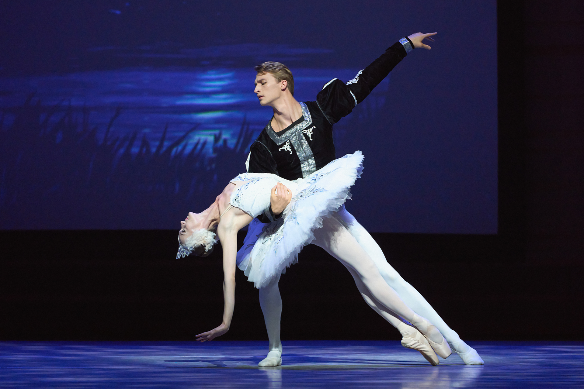 Ukrain Reunited in Dance